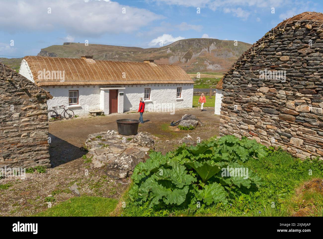 Glencolmcille folk village hi-res stock photography and images - Alamy