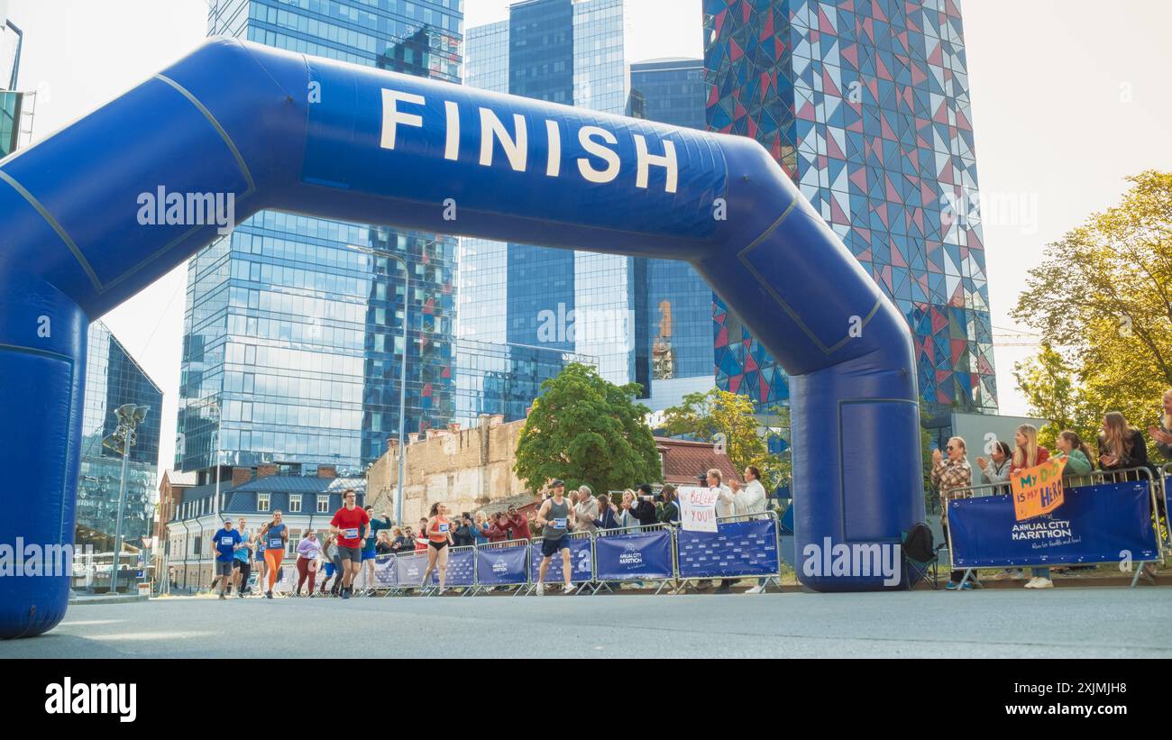 Runners finish line diverse hi-res stock photography and images - Alamy