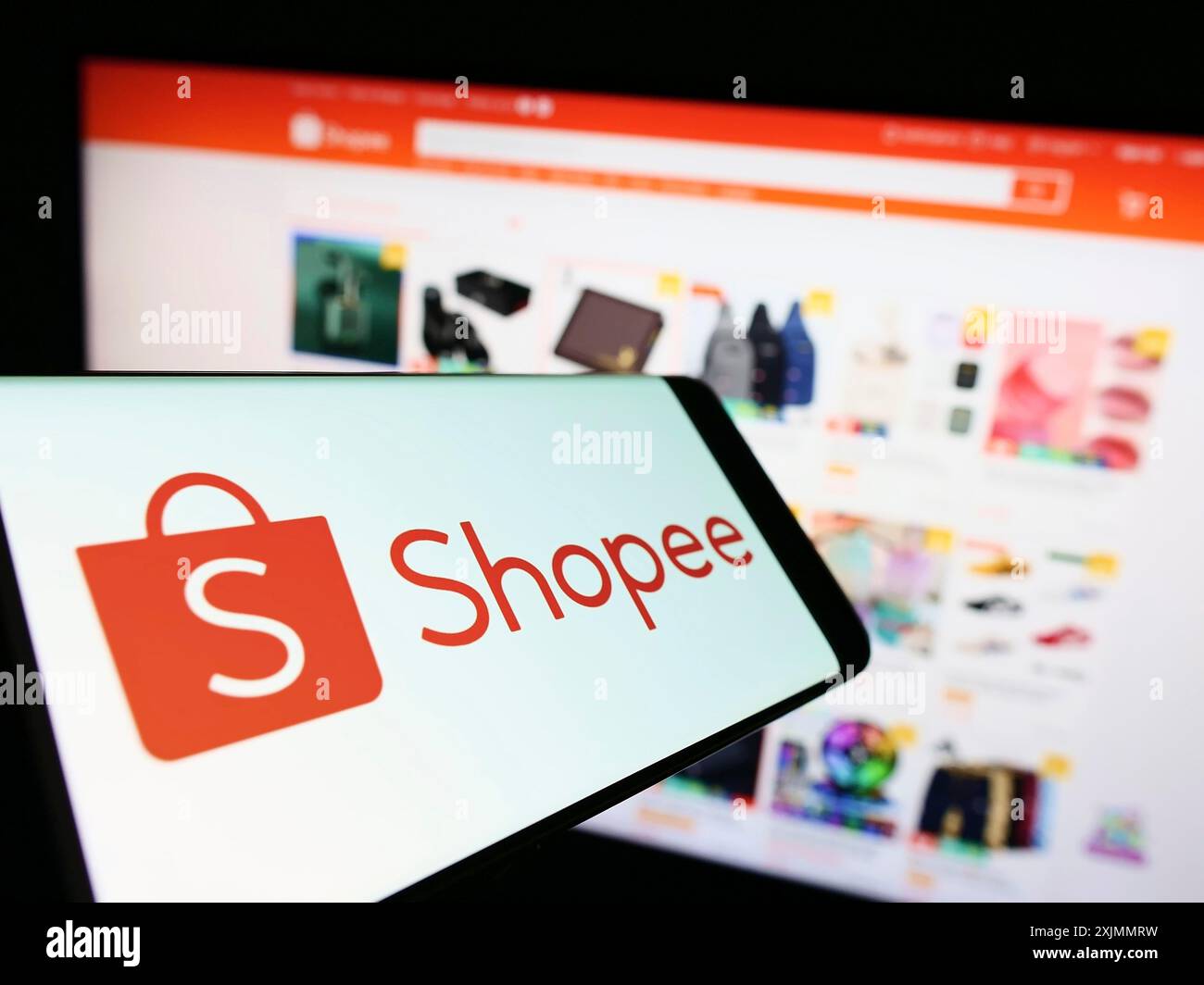 Shopee logo hi-res stock photography and images - Alamy