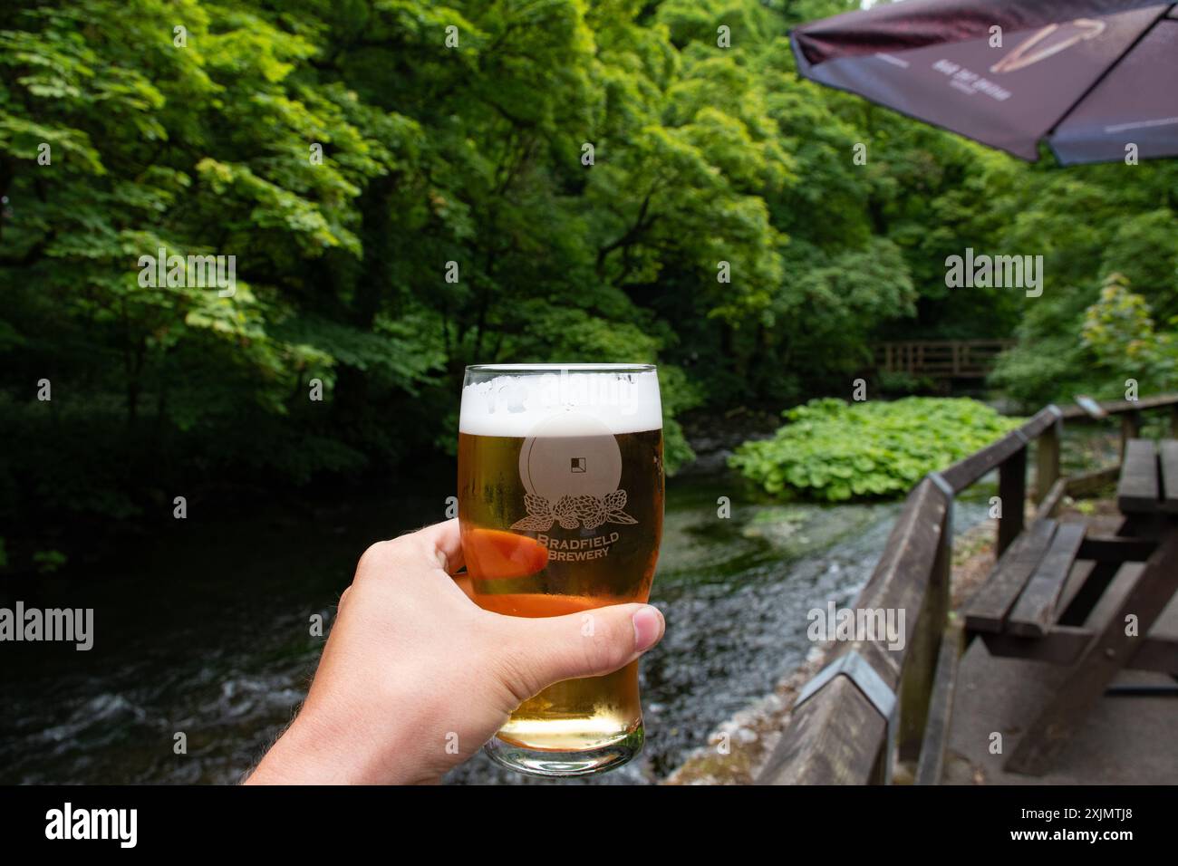 anglers rest pub in the peaks Stock Photo - Alamy