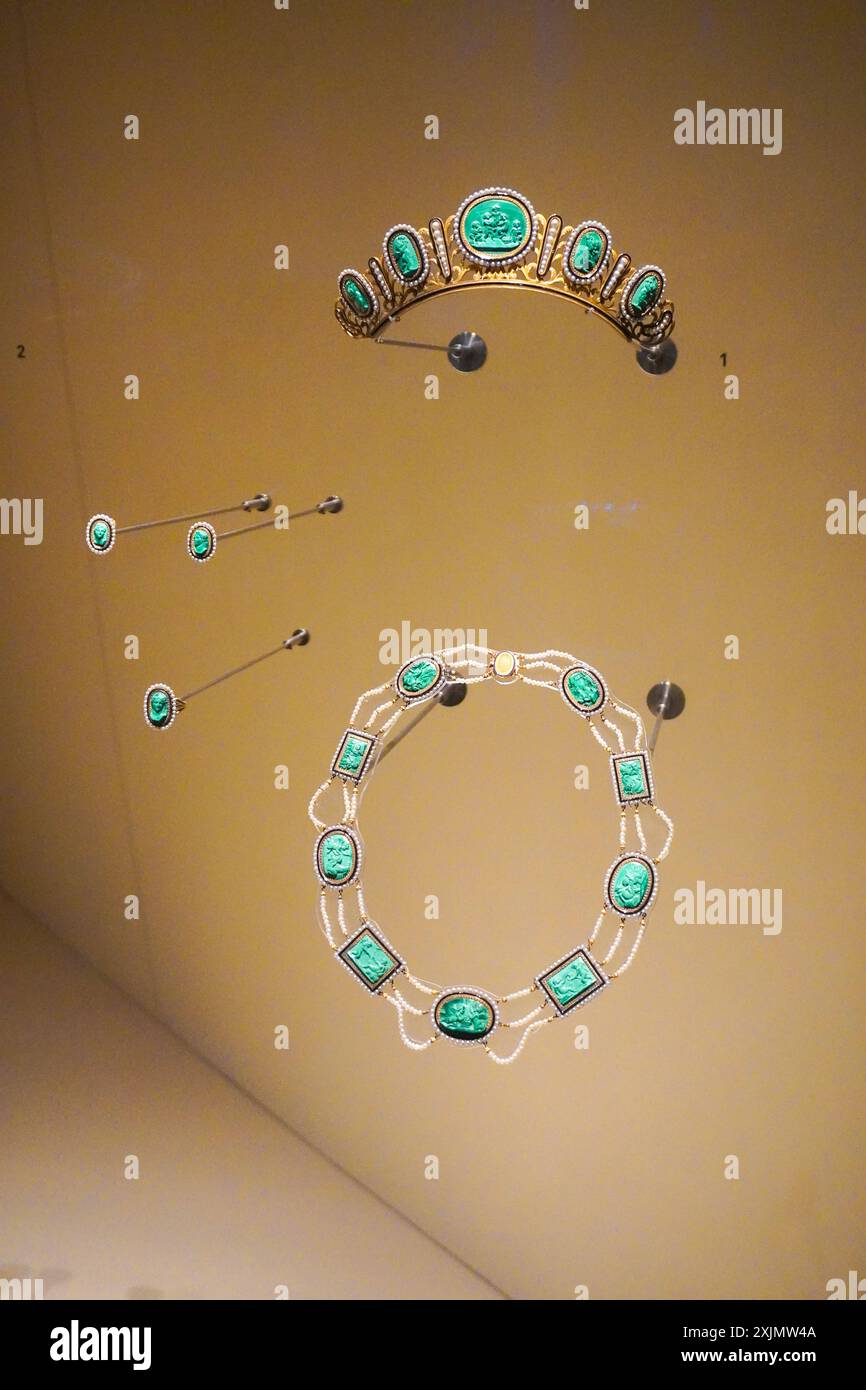 Crown / Jewlry / Pearls in the National Museum of Qatar In Doha, Qatar ...