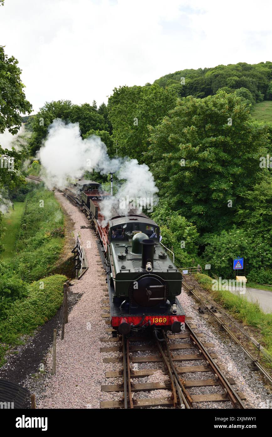 GWR 1366 class pannier tank No 1369 arriving at Buckfastleigh station ...