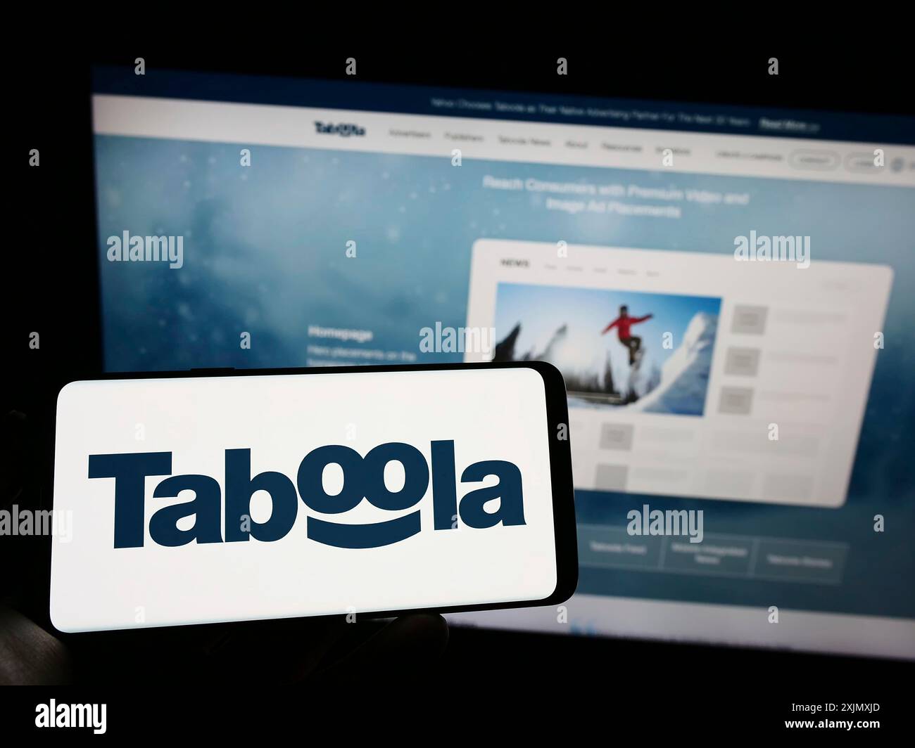 Taboola advertising hi-res stock photography and images - Alamy