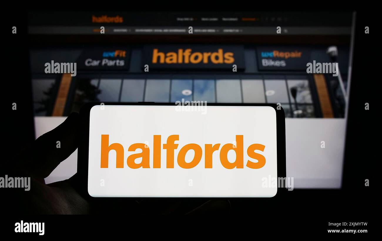Logo halfords hi-res stock photography and images - Alamy
