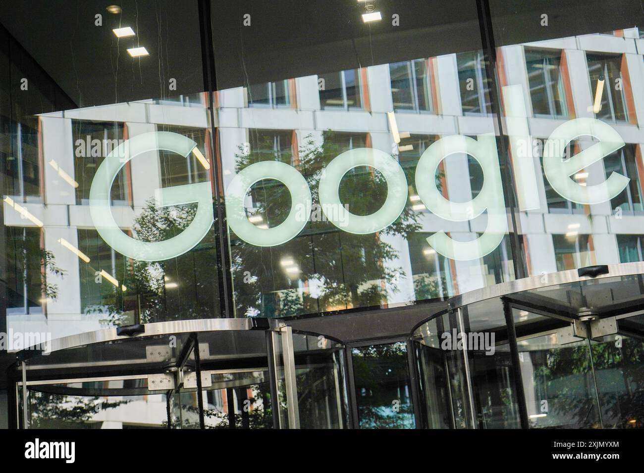 Google office inside hi-res stock photography and images - Alamy