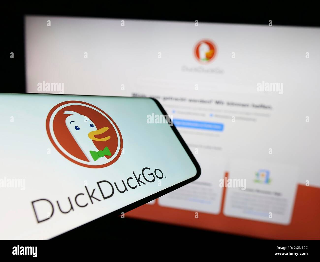 Stuttgart, Germany, 01-13-2023: Smartphone with logo of US Internet search engine DuckDuckGo ...