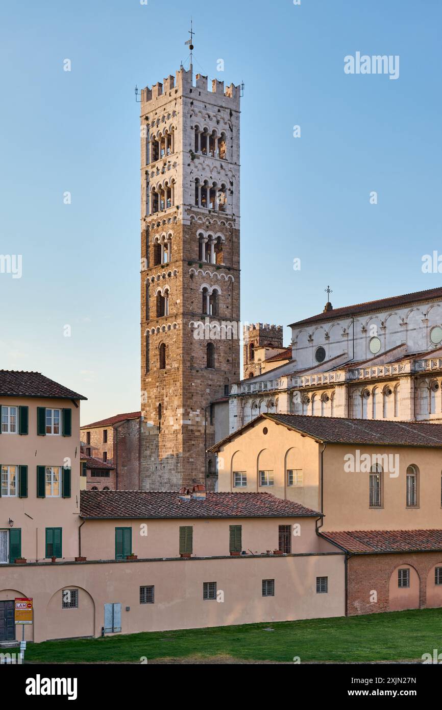 Bell tower of Cathedral of Lucca, Duomo di San Martino, Lucca, Tuscany ...