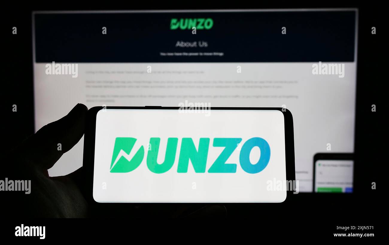 Dunzo logo hi-res stock photography and images - Alamy