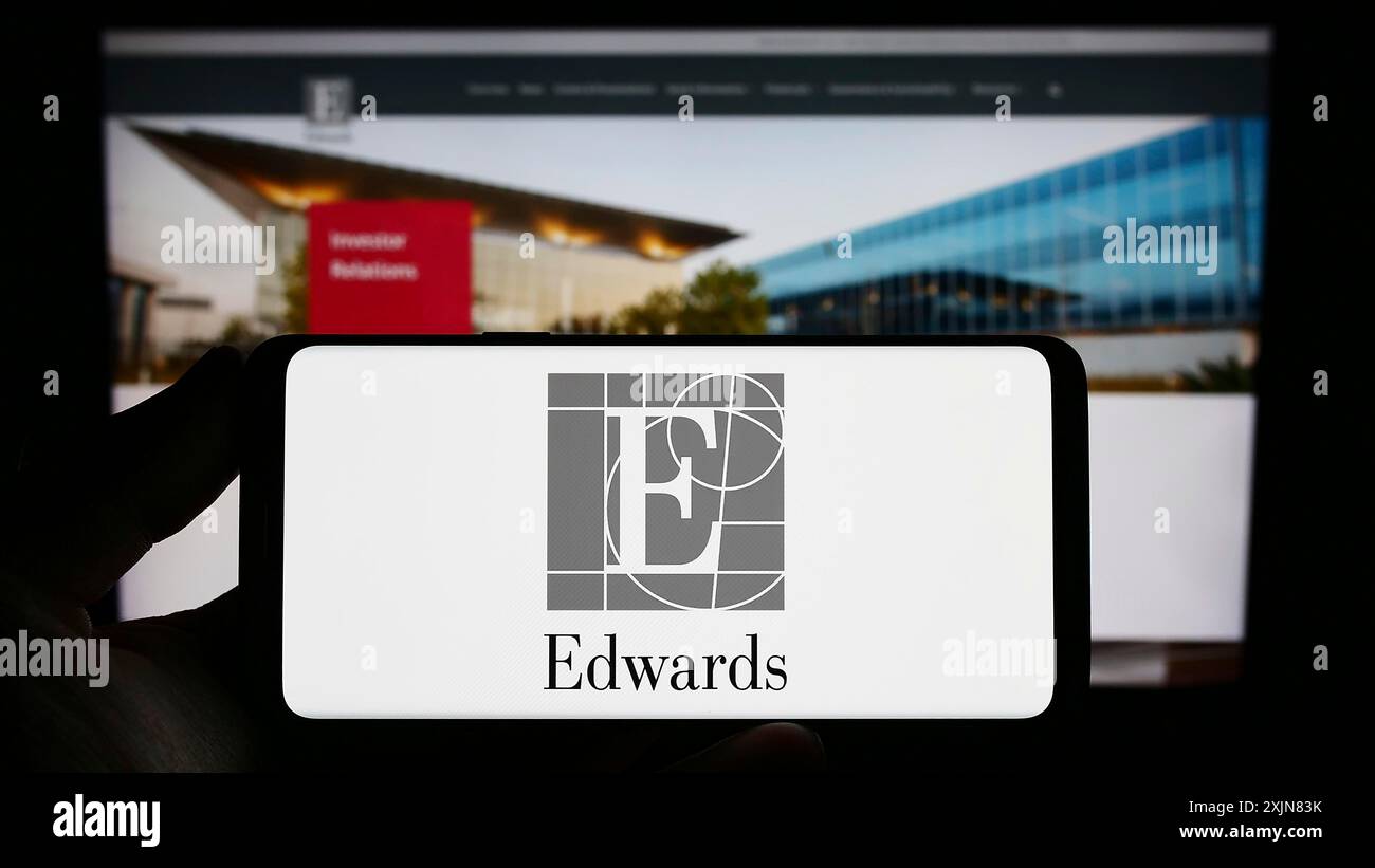Edward Lifesciences Logo Edwards Lifesciences (EW) Reports Q4: