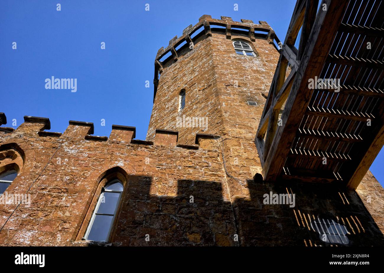 Castle battlements detail. The Castle, Edge Hill, Warwickshire, England ...
