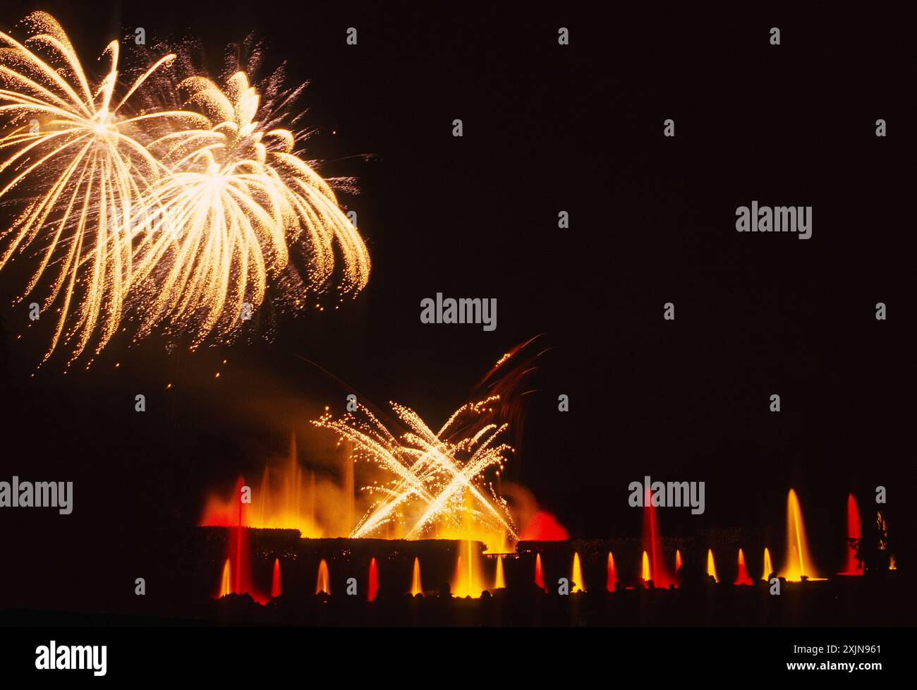 Fireworks, lights and fountain display, Longwood Gardens, former Du ...