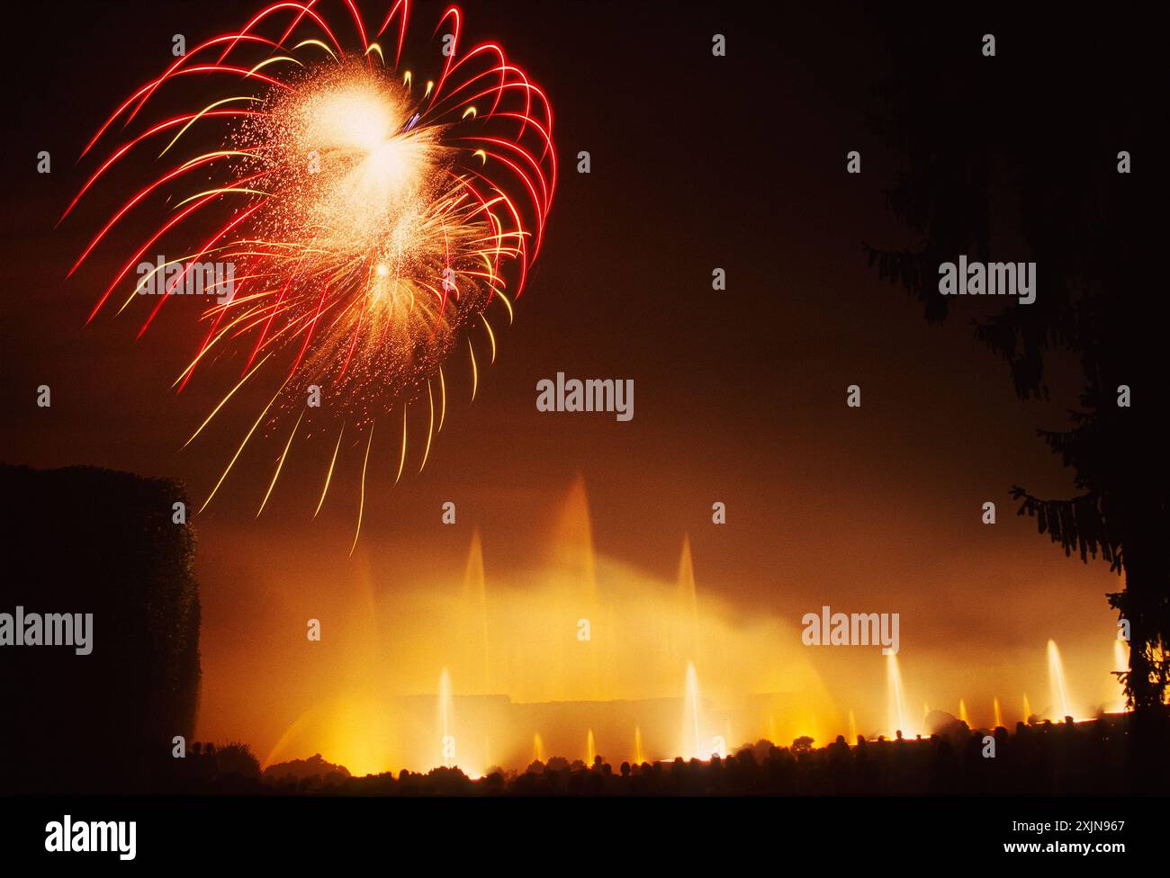 Fireworks, lights and fountain display, Longwood Gardens, former Du ...