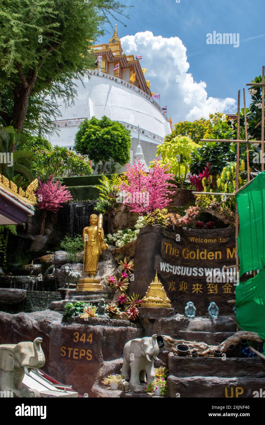 wat saket(the gold mount) 344 steps Stock Photo - Alamy