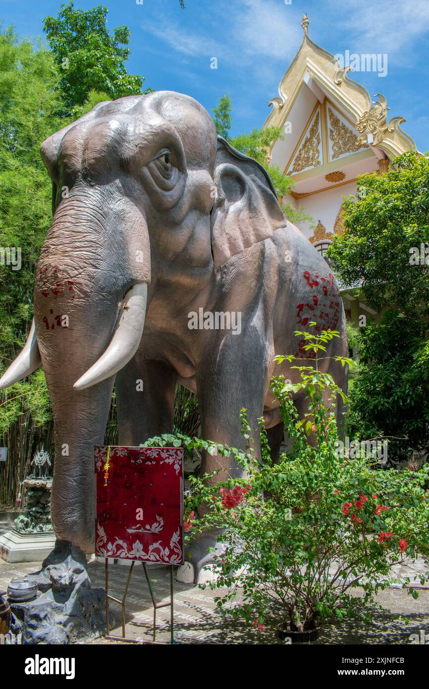 elephant statue at dragon temple Stock Photo - Alamy