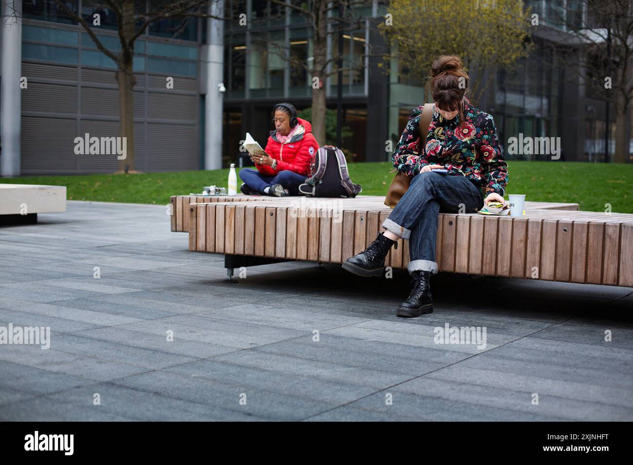 two ladies reading in a quiet space in the city of London, uk Stock ...
