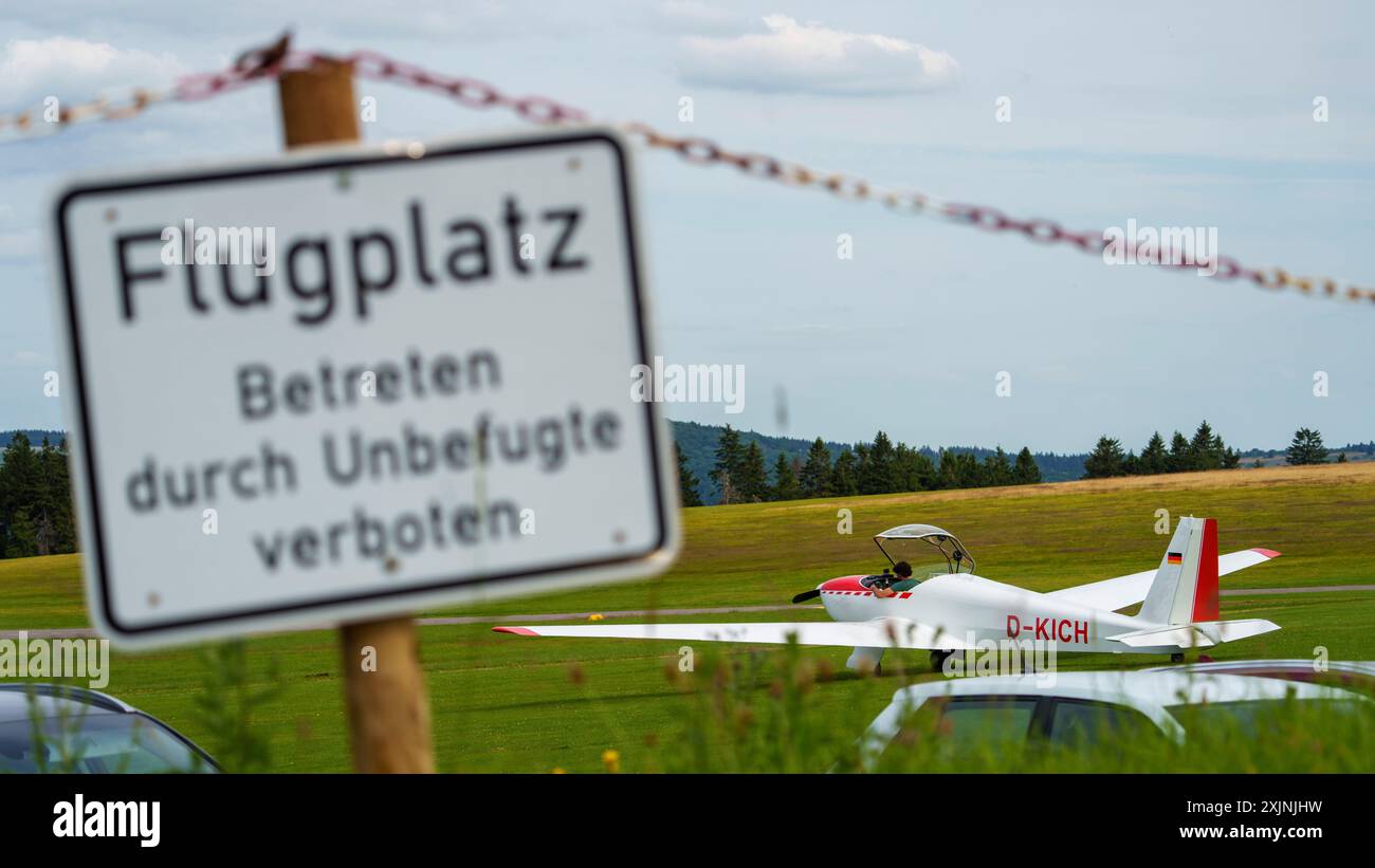 PRODUCTION - 18 July 2024, Hesse, Gersfeld (Röhn): A powered aircraft ...