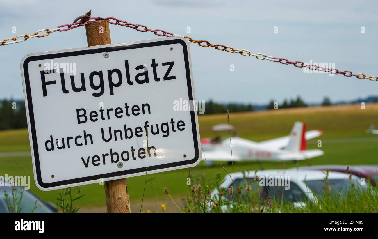 PRODUCTION - 18 July 2024, Hesse, Gersfeld (Röhn): A sign stands on ...