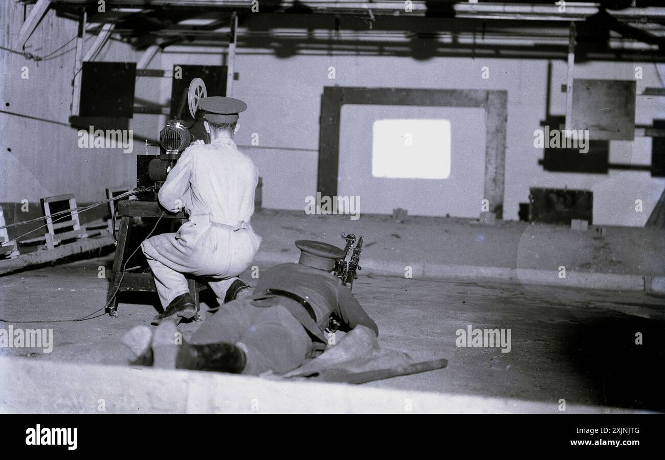 Film projector 1940s hi-res stock photography and images - Alamy