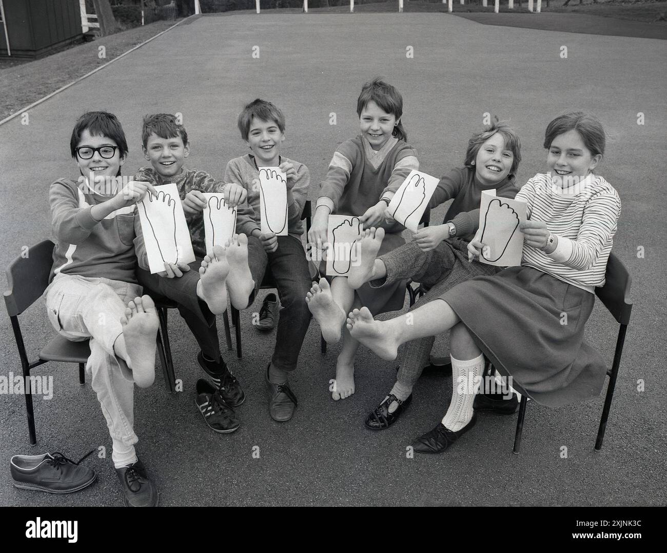 Girls feet in air sitting hi-res stock photography and images - Alamy
