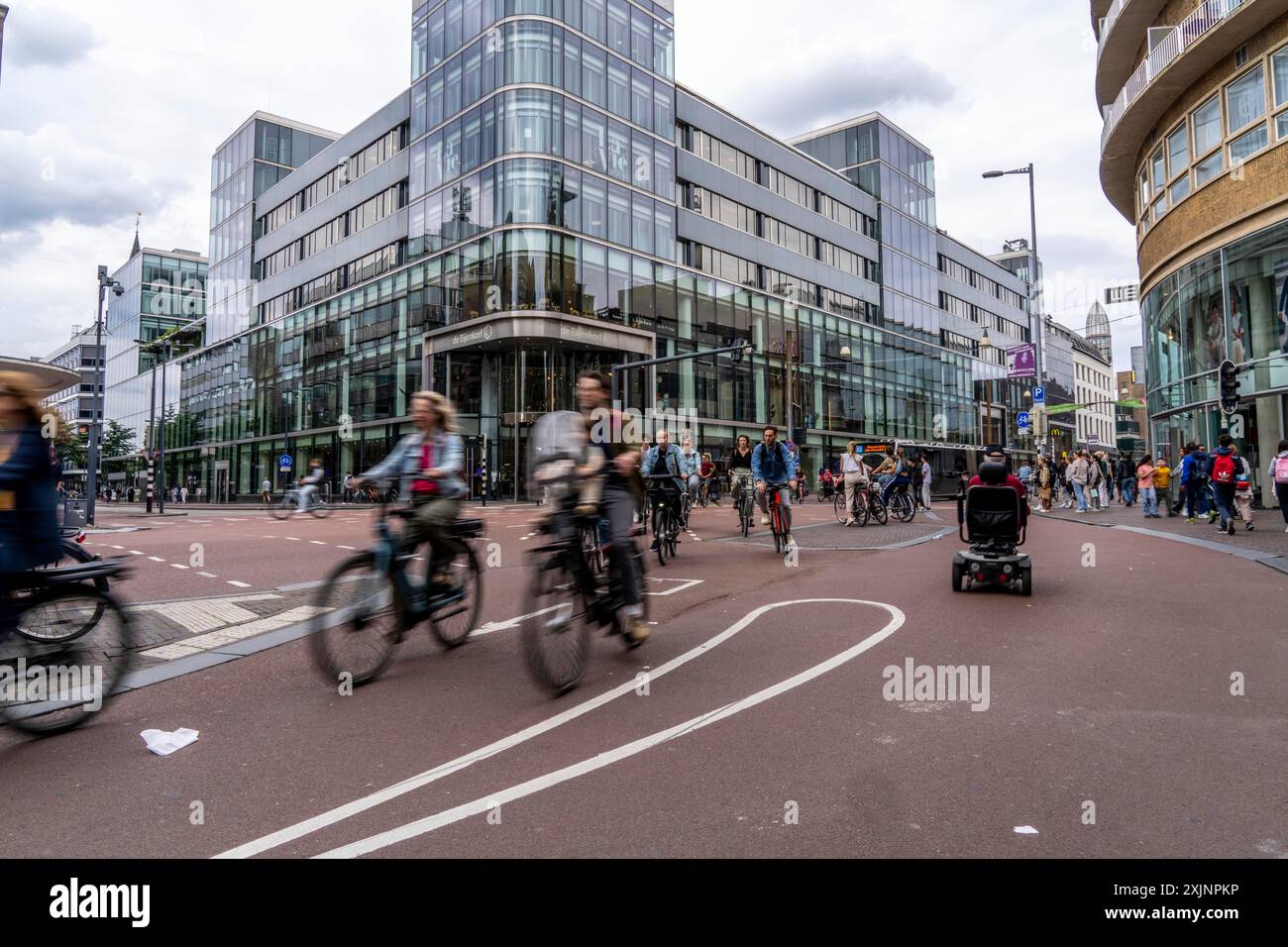 Central cycle path on the Lange Viestraat, in the city center of ...