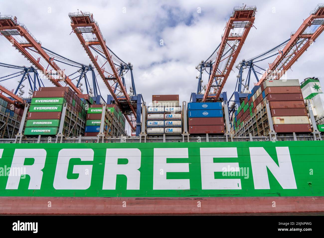 Euromax Container Terminal, container freighter Ever Genius, Evergreen ...