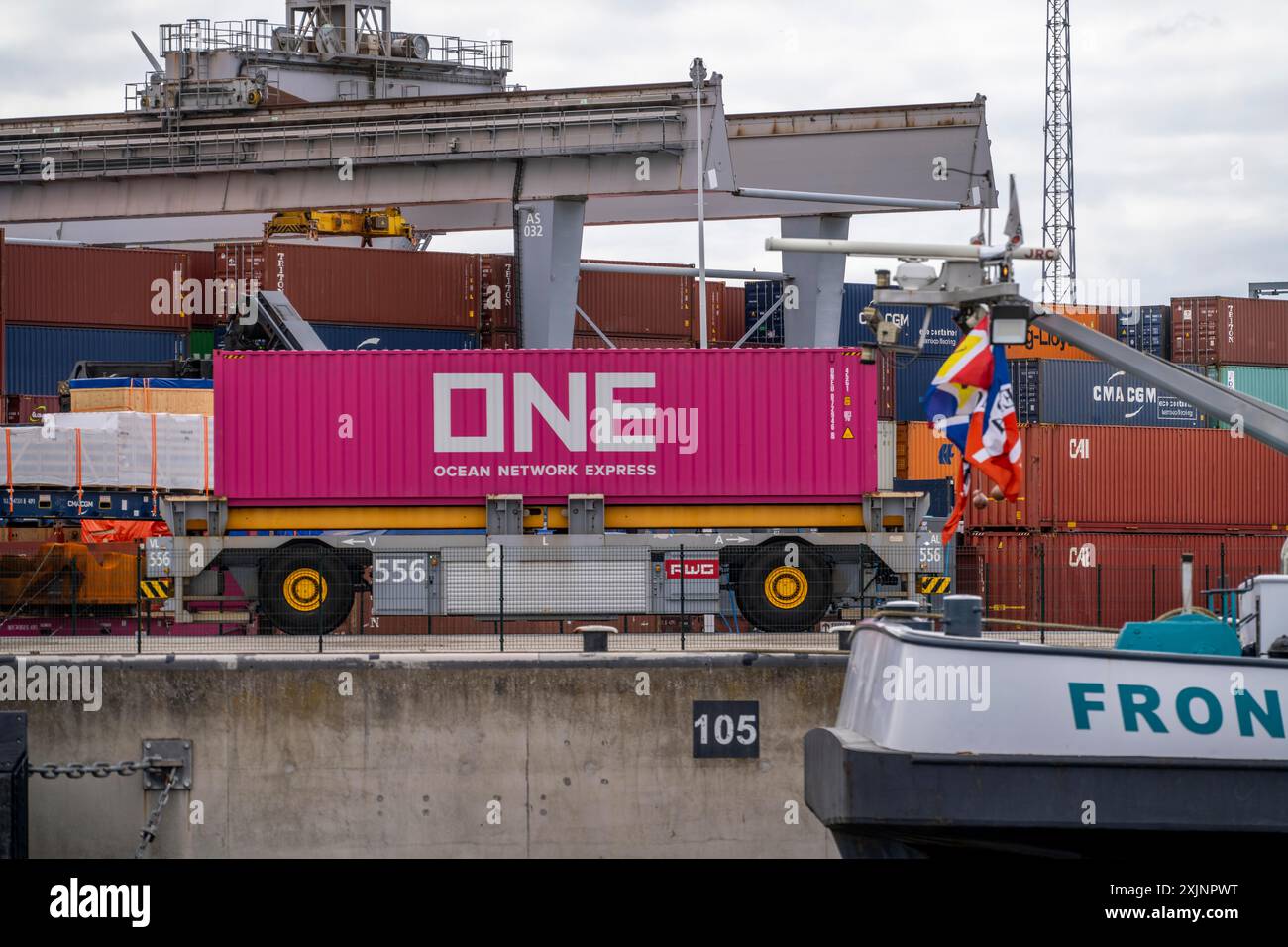 RWG Container Terminal, autonomous container transport at the quay ...
