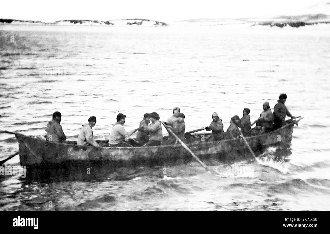 Inuit people in umiak canoe in Greenland, in 1890 Stock Photo - Alamy