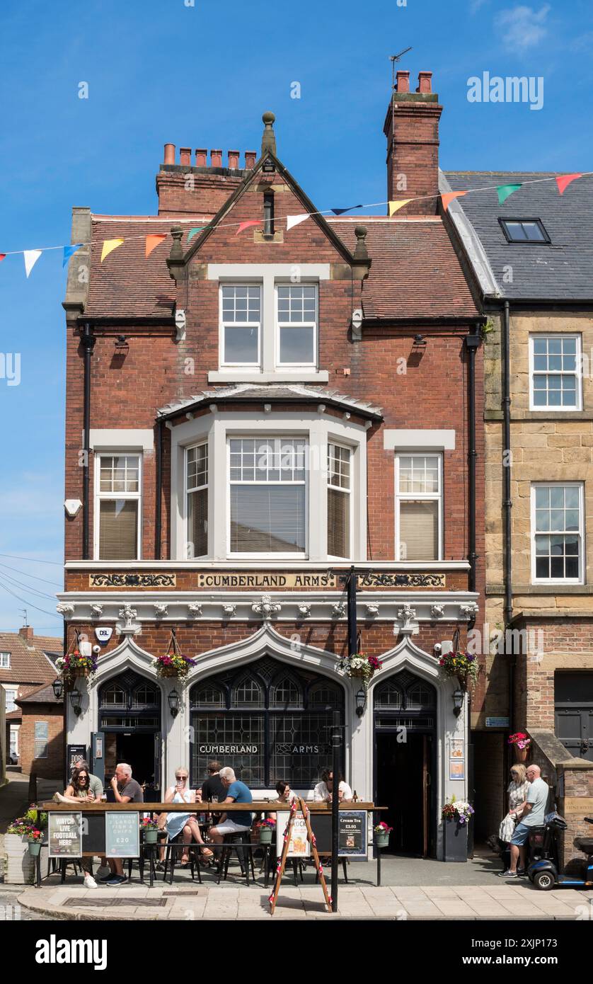 English pub front hi-res stock photography and images - Alamy