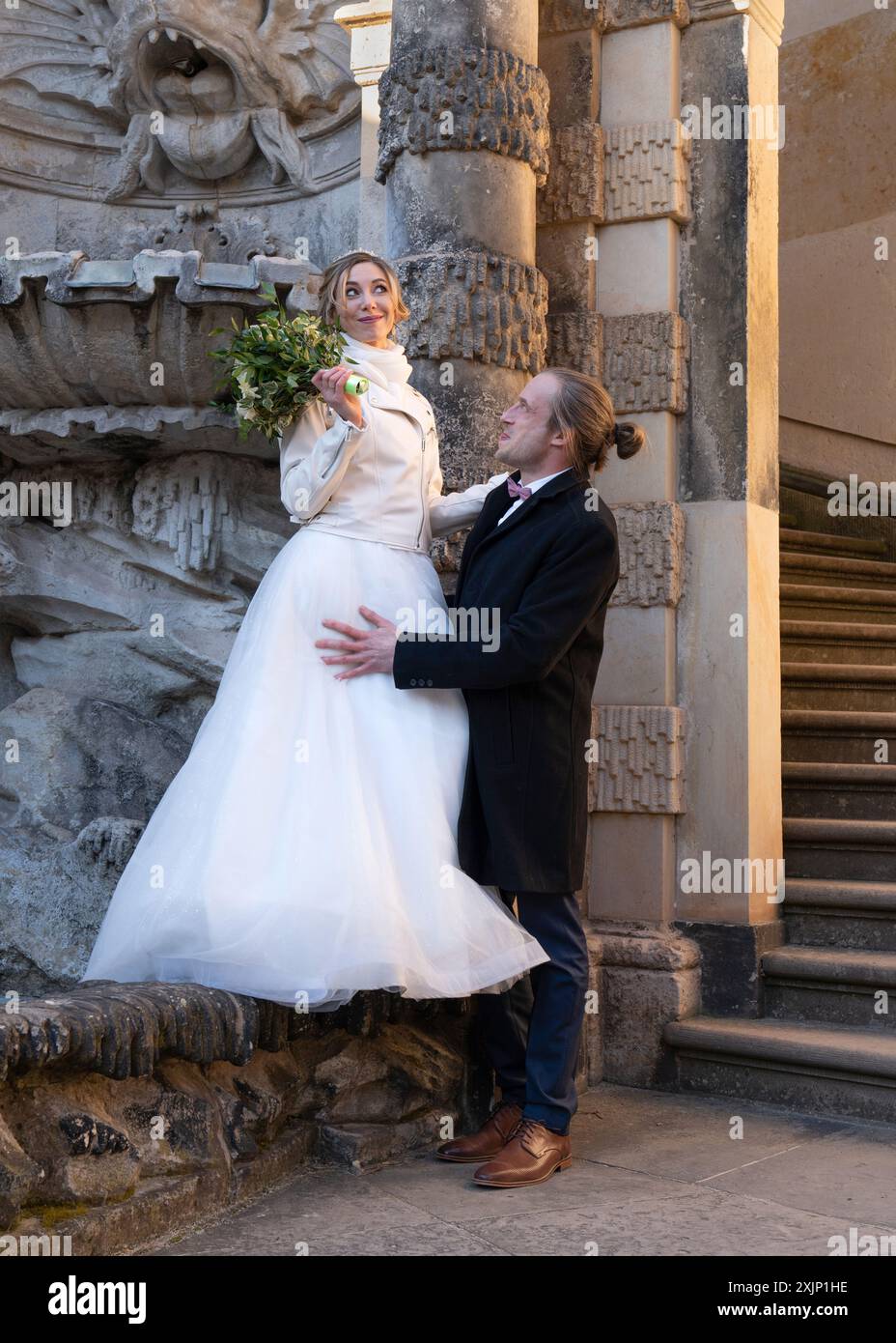 Couple having wedding photos hi-res stock photography and images - Alamy