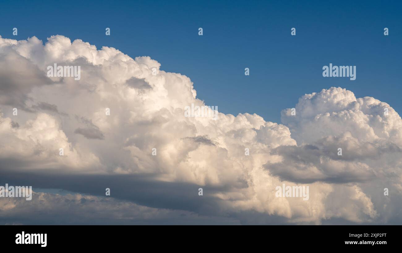 Large cloud hi-res stock photography and images - Alamy