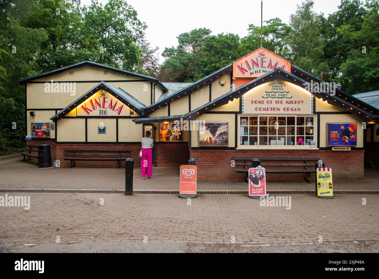 Cinema using back projection hi-res stock photography and images - Alamy