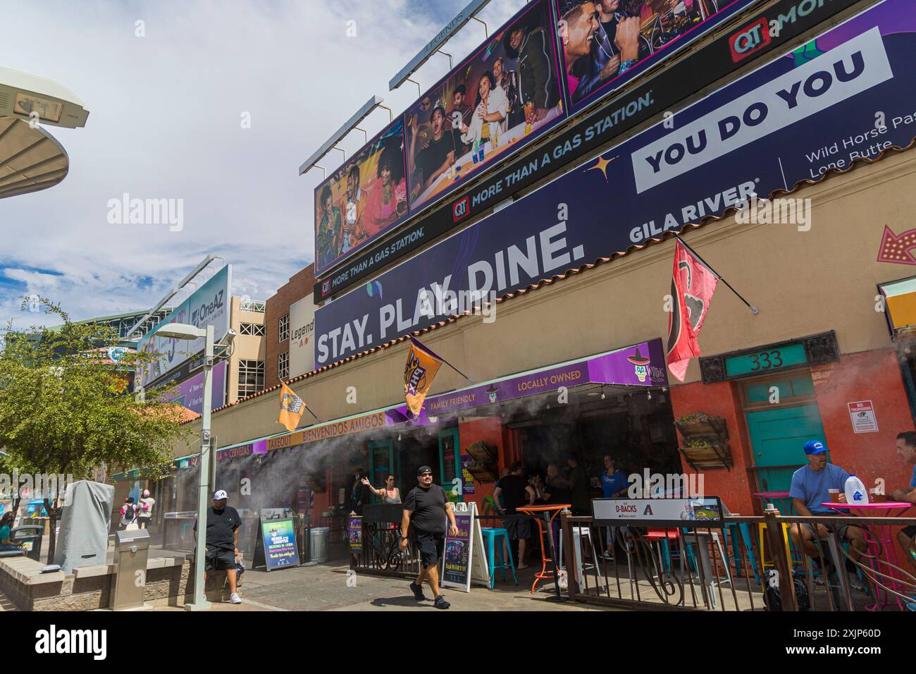 Restaurants and places to eat and live together in the downtown Phoenix ...