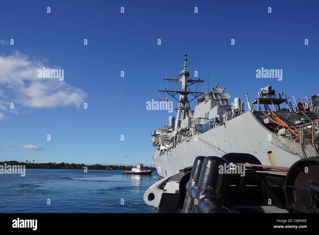 The Arleigh burke-class guided-missile destroyer USS Hopper (DDG 70) is ...