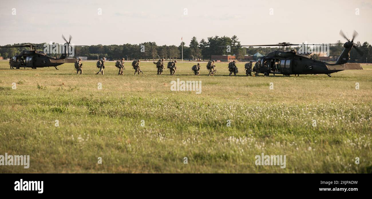Iowa Army National Guard Soldiers assigned to the 1st Battalion, 168th ...