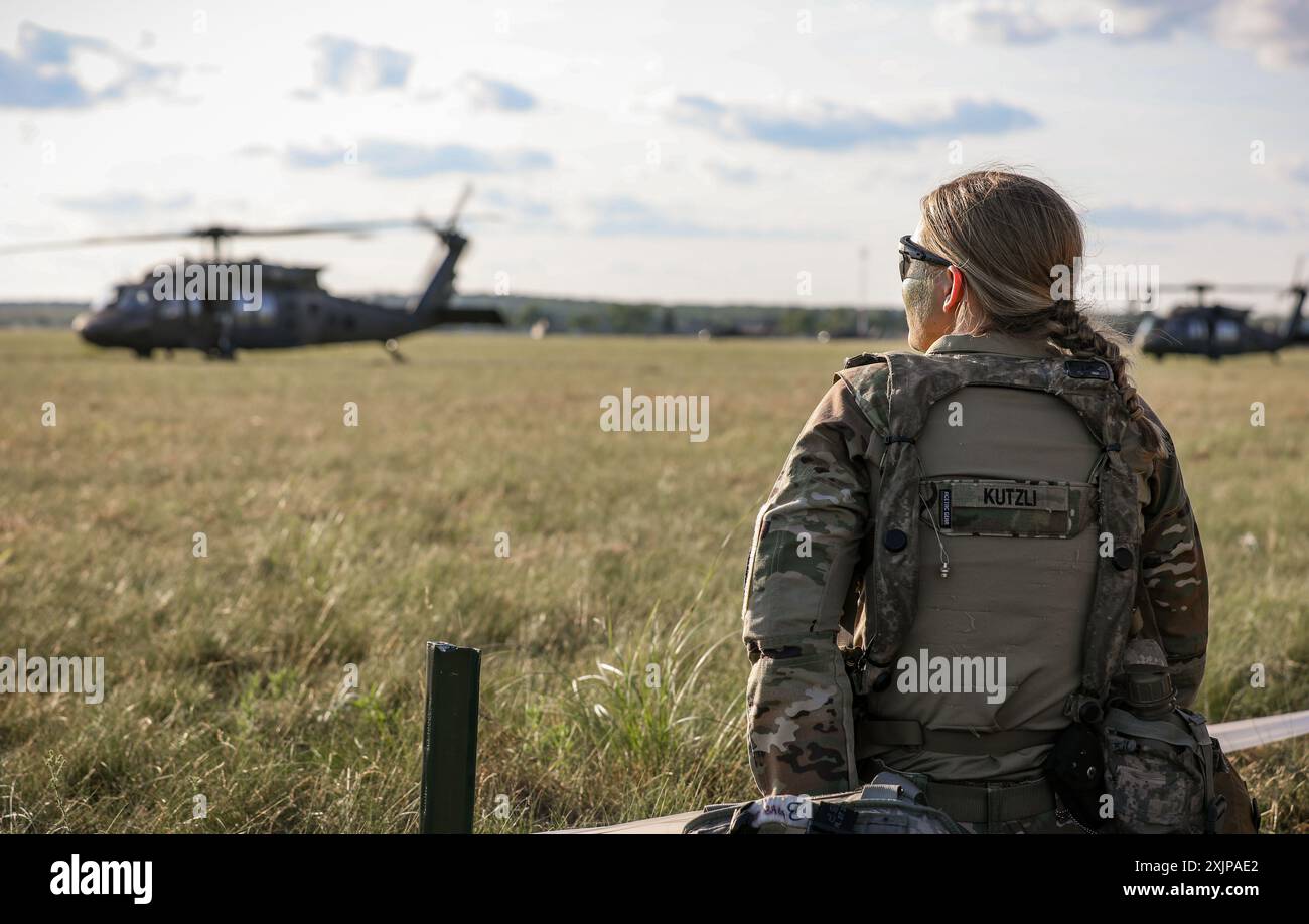 An Iowa Army National Guard Soldier assigned to the 1st Battalion ...