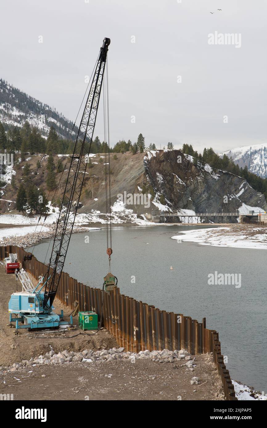 Crane attached to steel sheet coffer dam piling blocking the Clark Fork ...