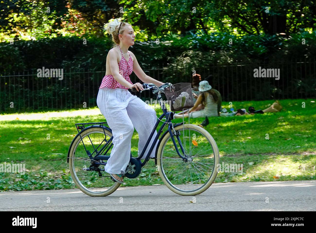 Hyde Park, London. 19th July 2024. The hottest day of the year so far ...