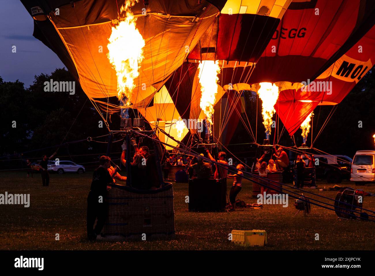 Doncaster, UK. 19th July, 2024. Doncaster Balloon Festival. Crowds ...