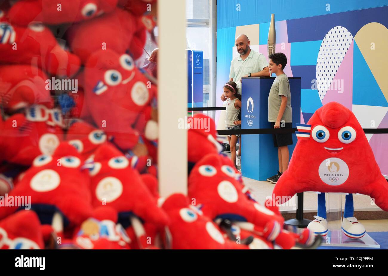People visit an official shop in Parsi on July 19, 2024. ( The Yomiuri ...