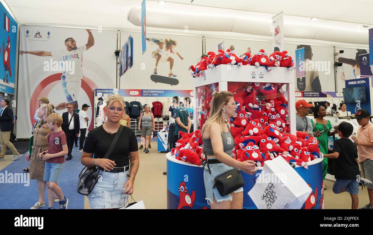 People visit an official shop in Parsi on July 19, 2024. ( The Yomiuri ...