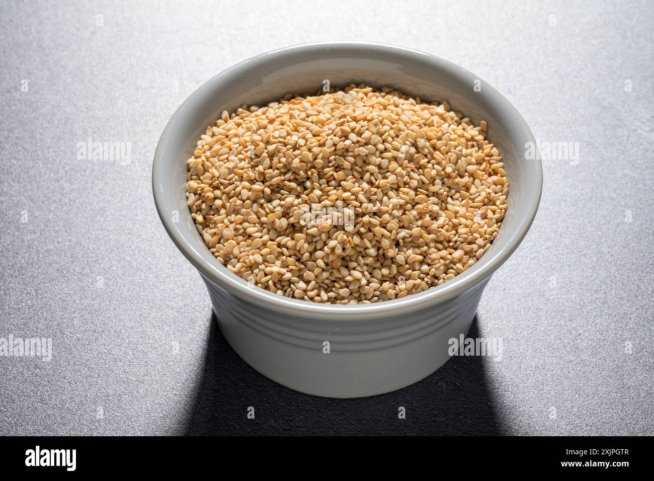 Bowl of sesame seeds Stock Photo - Alamy