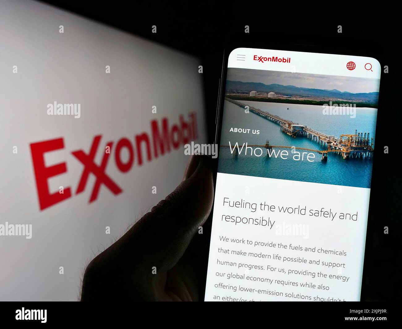 Exxon logo hi-res stock photography and images - Alamy