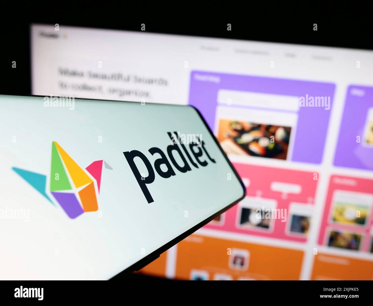 Stuttgart, Germany, 07-11-2023: Smartphone with logo of edtech company Wallwisher Inc. (Padlet ...