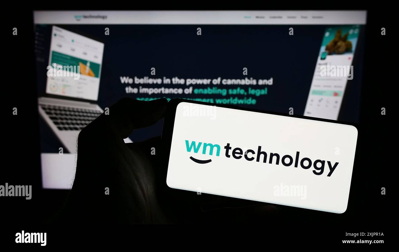 Weedmaps logo hi-res stock photography and images - Alamy