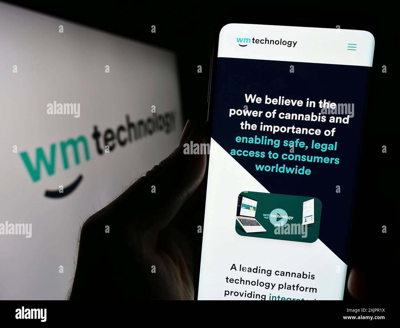 Weedmaps logo hi-res stock photography and images - Alamy