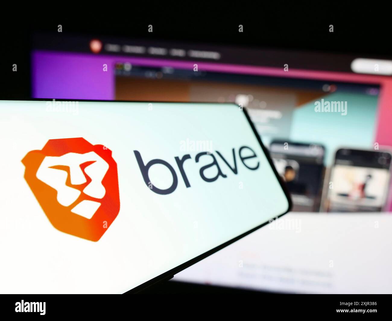 Brave browser logo hi-res stock photography and images - Alamy