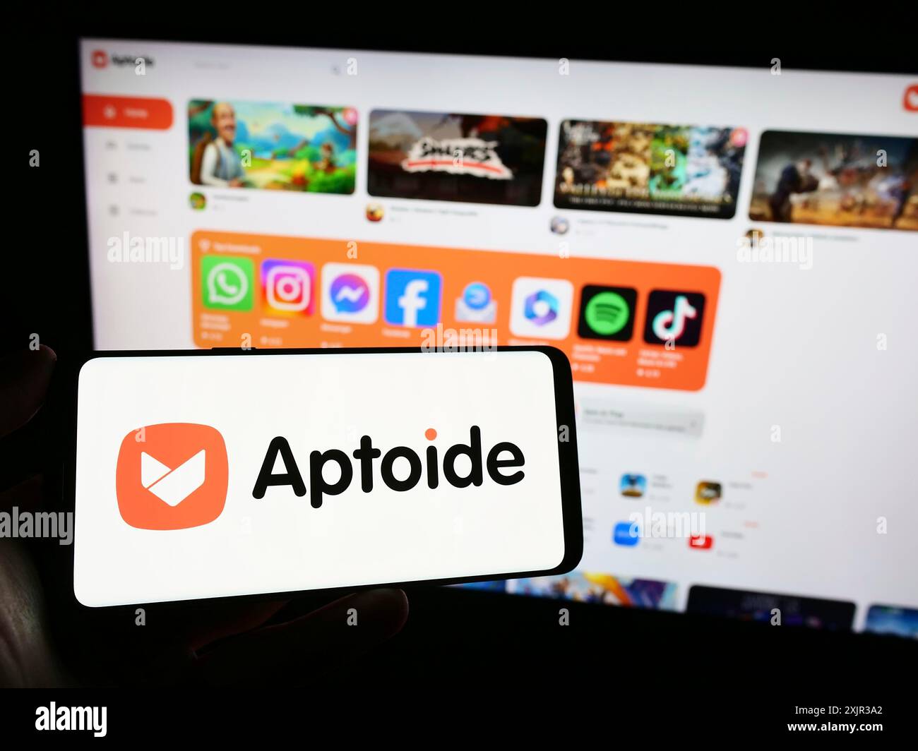 Aptoide app hi-res stock photography and images - Alamy