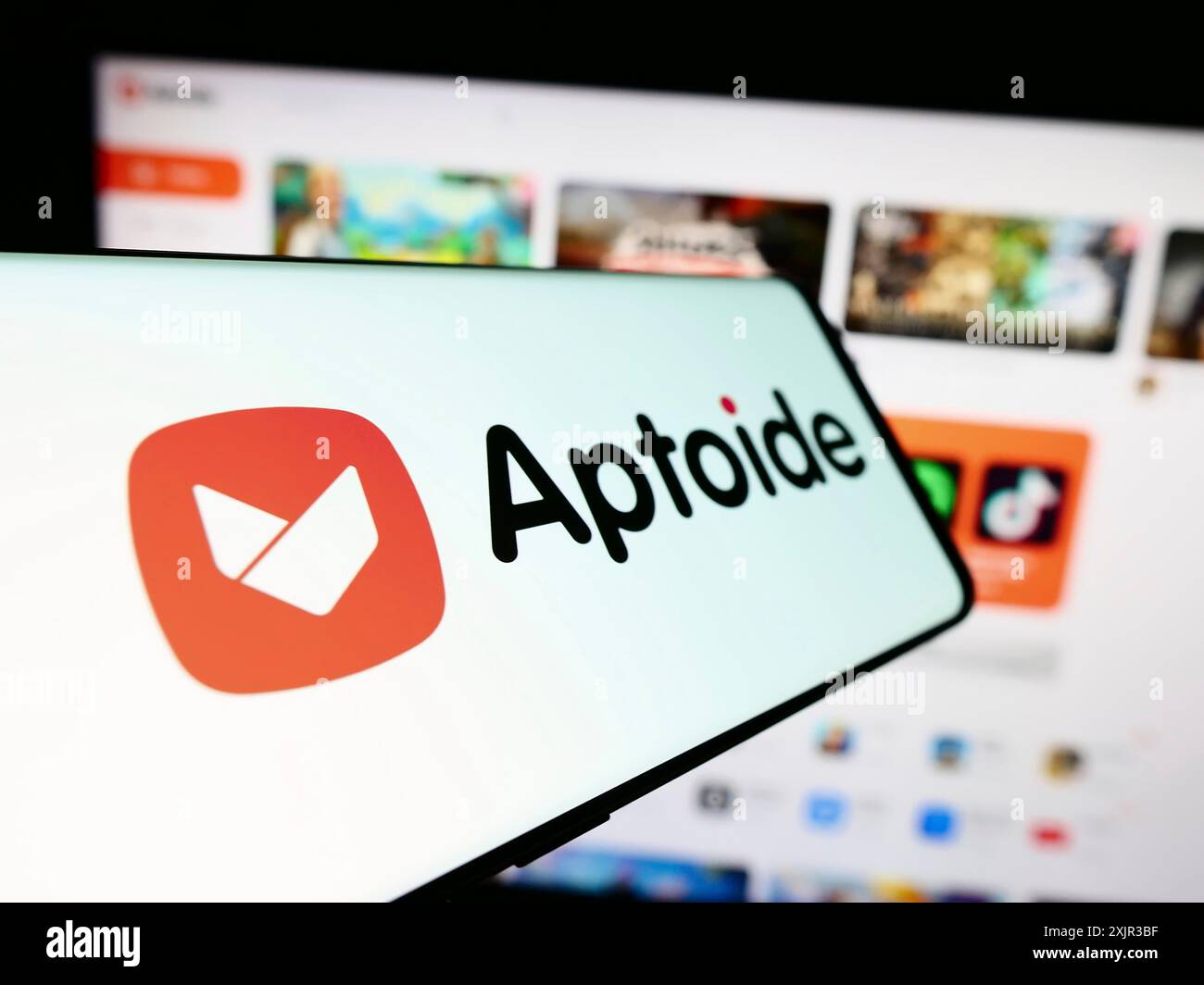 Aptoide app hi-res stock photography and images - Alamy