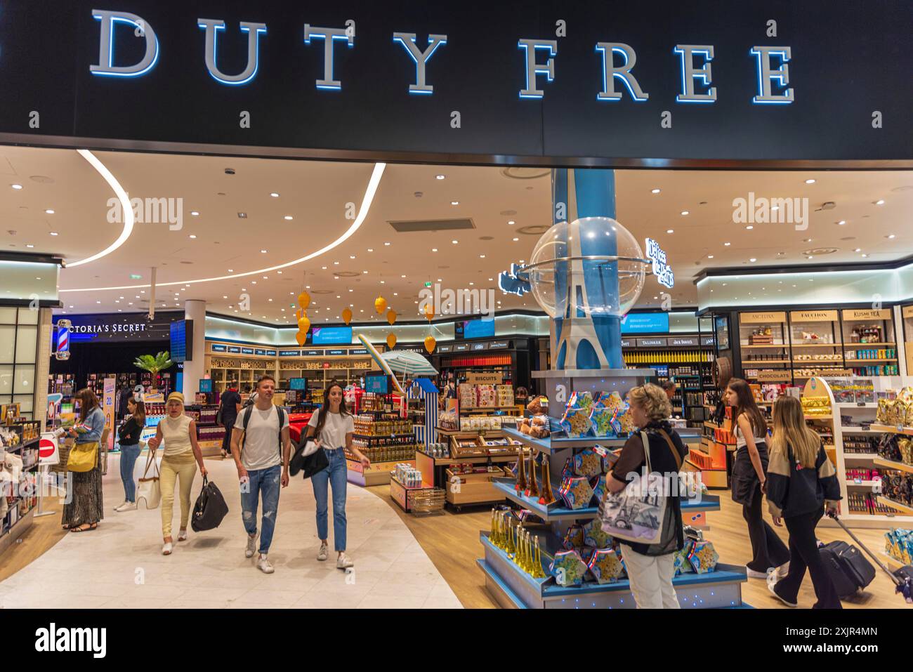 French Duty Free area at Roissy Charles de Gaulle International Airport ...