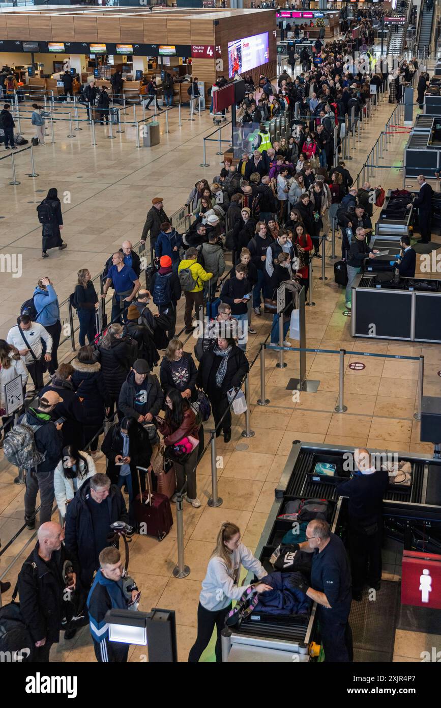 Interior of Willy Brandt International airport, people standing in line ...